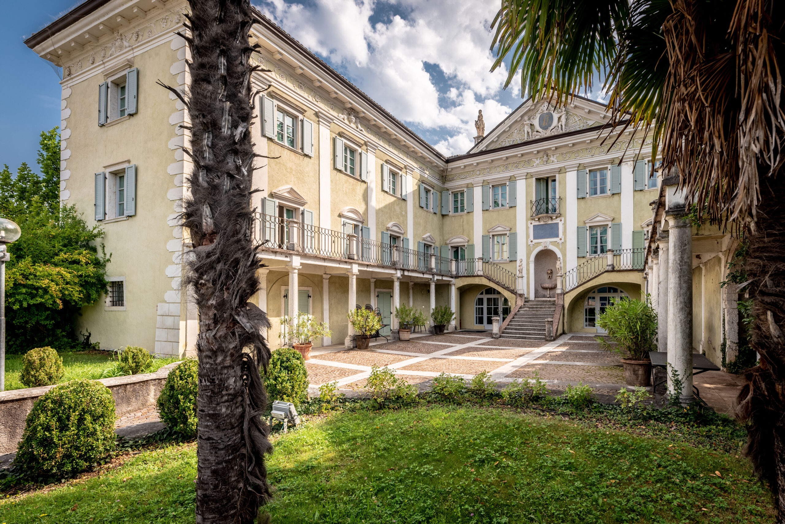 Light clusters in nuclei and nuclear matter: Nuclear structure and ...